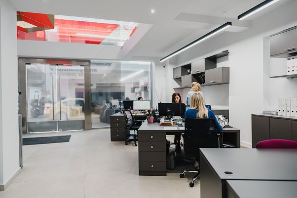 Η Εταιρεία - Magic Box